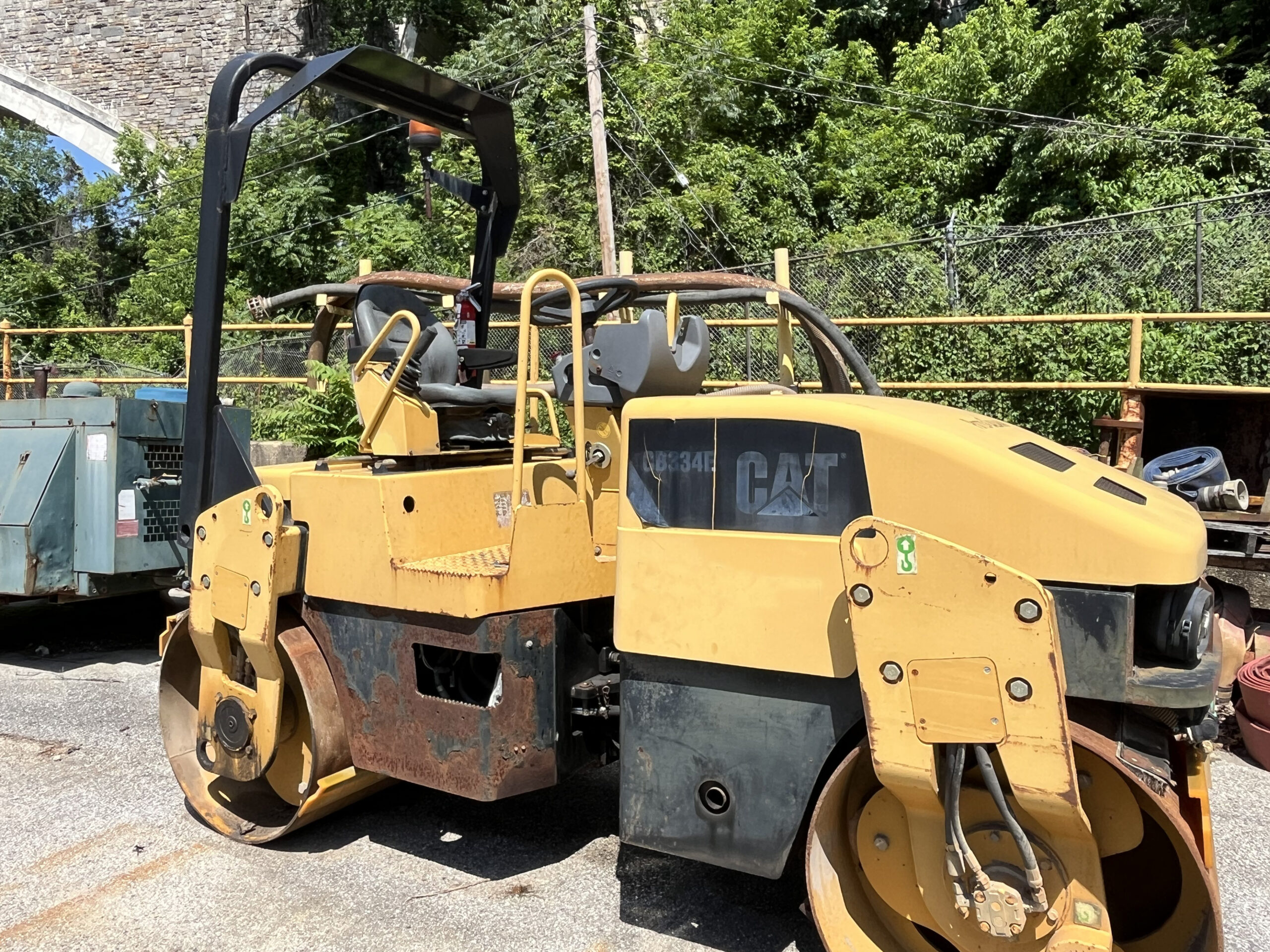 2008 Caterpillar CB334E Roller - Zadoon